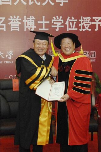 中国人民大学授予鱼允大教授名誉博士学位 图 新闻中心 新浪网