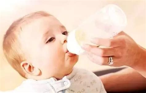 母乳性腹泻该怎么办？