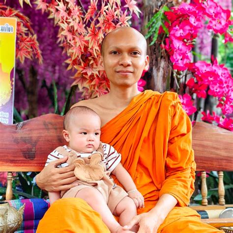 อะไรก็ดีที่ศรีสะเกษ คณะลูกหลานนักเรียนจากโรงเรียนหนองหว้าประชาสรรค์ มารำถวายพญาสิทธะมัตถุนาคราช