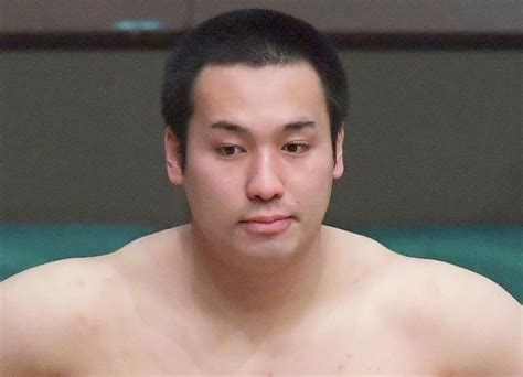 東大生力士・須山 “ジョジョ化粧まわし”で新序出世披露 ゴンジャ