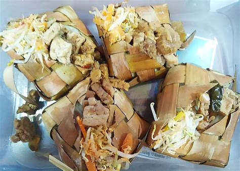 Ketupat Jembut Tradisi Kuliner Unik Yang Diperebutkan Saat Syawalan Di