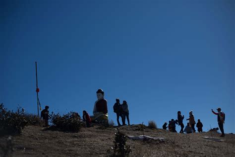 Dvb အပန်းဖြေ လေ့လာသူတွေ အသွားများနေတဲ့ ခေါ်နူးစုမ်တောင် ဓာတ်ပုံ