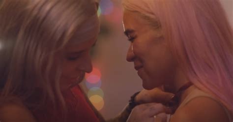 Crecen Los Rumores De Una Posible Relación Entre Young Miko Y Karol G
