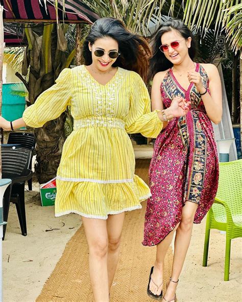 Bigg Boss Bhanu And Sri Satya Enjoys At Goa Beach గోవాలో బిగ్ బాస్