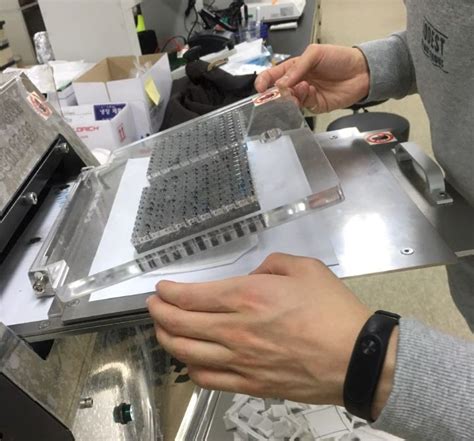 톰슨기 반자동 소형톰슨프레스 실리콘 의료소재 정밀컷팅 목형칼사용 소형컷팅프레스 주문제작 010 3852 3860 김상원 지식 게시판 아파트주차스티커 명찰제작 소형