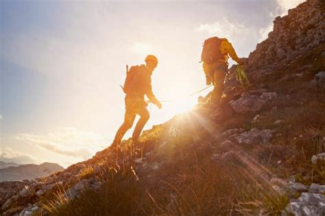 Mountaineering Vs Rock Climbing Whats The Difference Super Sherpas