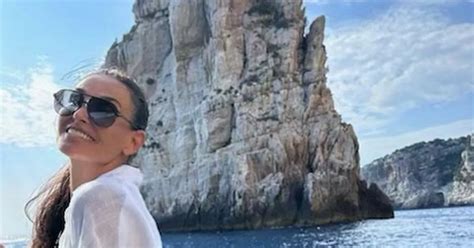 Demi Moore 60 Dazzles Fans As She Strips To Plunging Bikini On Luxury