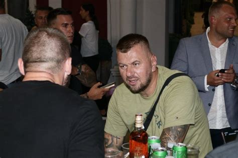 NAŠLJOKANI JANJUŠ NAPRAVIO HAOS ZBOG ANELI Posvađao se sa novinarima