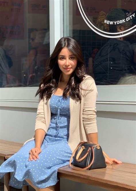 Aseel Omran Height Weight Age Spouse Siblings