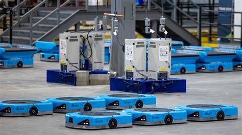 4 Cool Facts About Amazons Hercules Robot Used In Fulfillment Centers