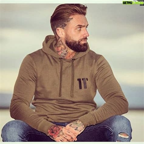 Aaron Chalmers Instagram Sometimes I Try To Be A Model 😂💁🏽‍♂️📸 Gethu Cinema