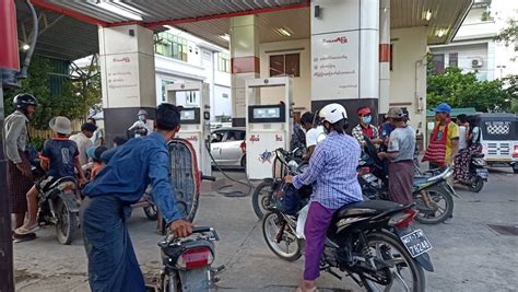 Dvb မန္တလေးတွင် စက်သုံးဆီဆိုင်များ အကန့်အသတ်ဖြင့် ရောင်းချနေသဖြင့် တန