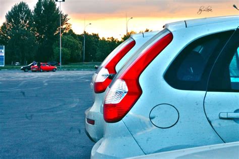 Два брата акробата Красные Vs Желтые — Lada Калина Хэтчбек 2g 1 6