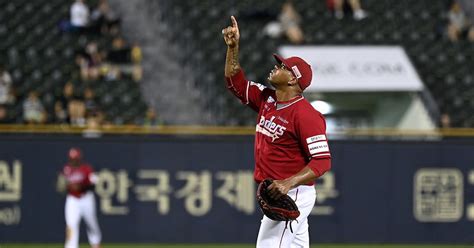 7이닝 역투 이후 포효 팀만큼 엘리아스도 간절했다초반부터 모든 걸 쏟았다 수원 현장