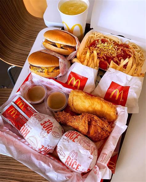 McDonalds In The Philippines Sell Pasta Fried Chicken And Rice Meals