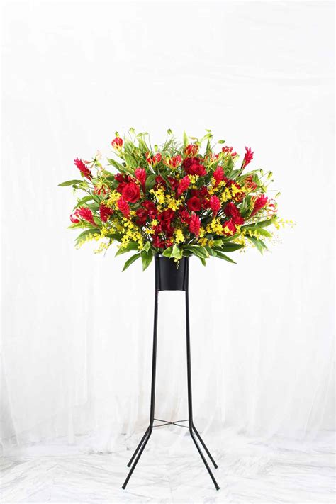 The Good Flower Japan（ザグッドフラワージャパン） スタンド花｜お祝い 1段｜赤系 黄色系｜フローリストお任せ