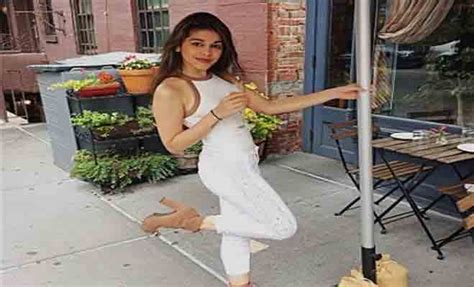 Actress Pooja Bedi Hot Daughter Aalia In Pool With A Friend पूल में