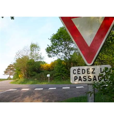 Thermocollé Marquage Routier Ligne Cédez Le Passage À 1050€ Ht