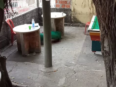 Criminosos Encapuzados Invadem Bar E Matam Jovem 15 Tiros Em