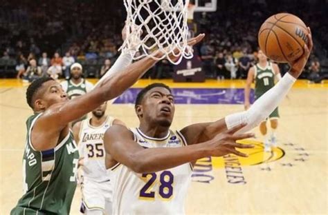 Nba Dame Giannis Debut For Milwaukee Bucks To Rave Reviews