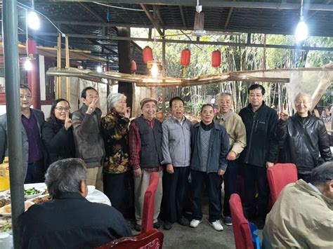 电子信息学院举行离退休同志院情通报会暨重阳节慰问会 电子信息学院