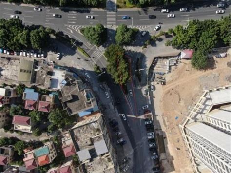 端州城区部分道路正实施围蔽施工，绕行方案看这里→澎湃号·媒体澎湃新闻 The Paper