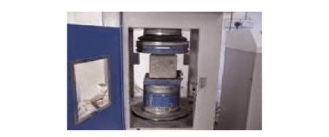 The Cube Specimen Inside Uniaxial Testing Machine Utm Download