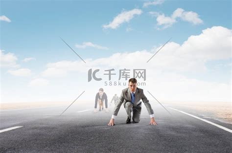 商务人士赛跑。高清摄影大图 千库网