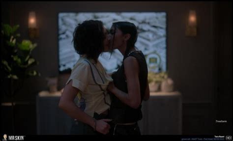The Top Five Hottest Lesbian Makeouts For The Next Generation