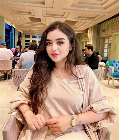 این دختر دل آقای فوتبالیست مشهور را در قطر برد تصاویر