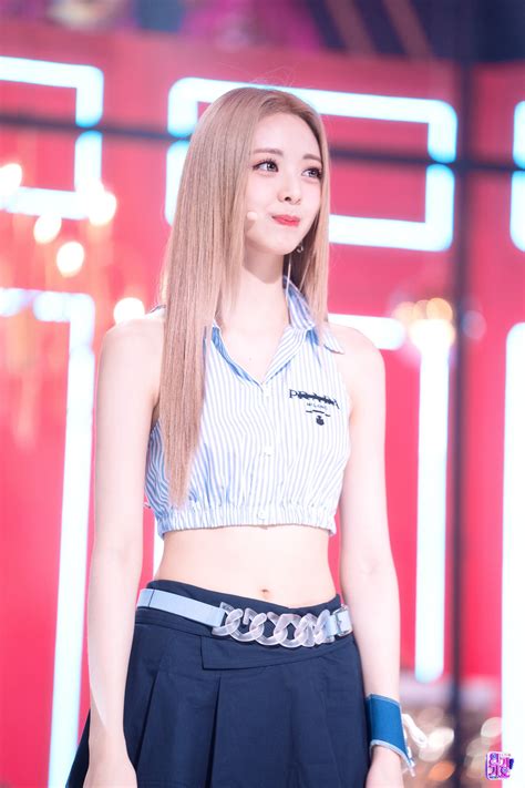 220717 Itzy Yuna Sneakers At Sbs Inkigayo Kpopping