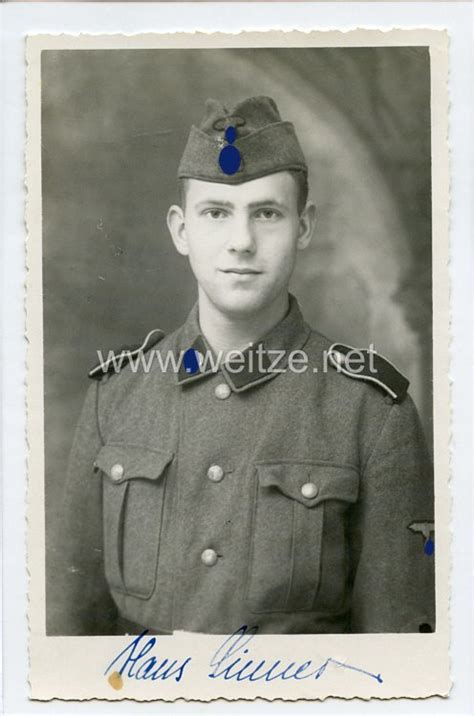 Waffen Ss Portraitfoto Ss Mann In Der Ss Division Totenkopf