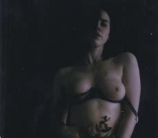 Io Veil Social Manyvids