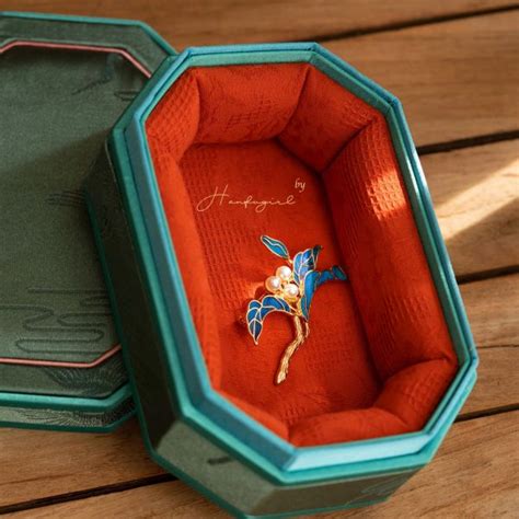 Feather Inlay Hanfugirl
