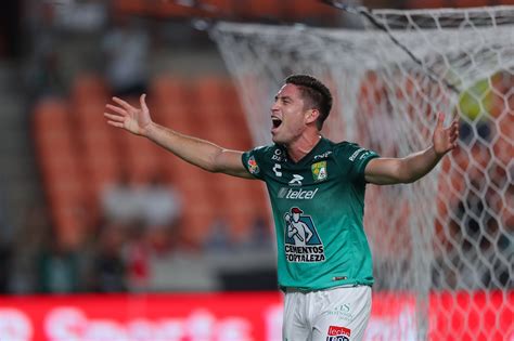 Liga Mx Un Peruano Jugará En Chivas Santiago Ormeño Llega Al Rebaño