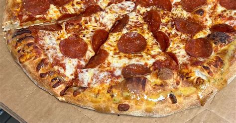 Dominos Handmade Pan Vs Hand Tossed Crust Pizza Which One Is Best