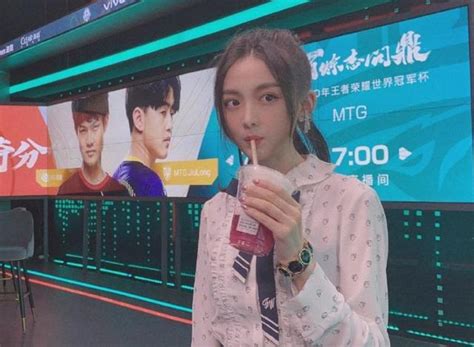 又一位方臉女神？靈兒無美顏生圖曝光這臉和劉思瑤有得一比 每日頭條