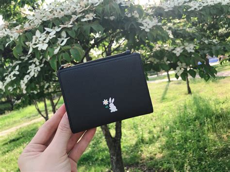 리사벨 하얀꽃을 들고있는 토끼가 넘나 귀여운🐇💕 ‘봄맞이 쏙지갑 ️