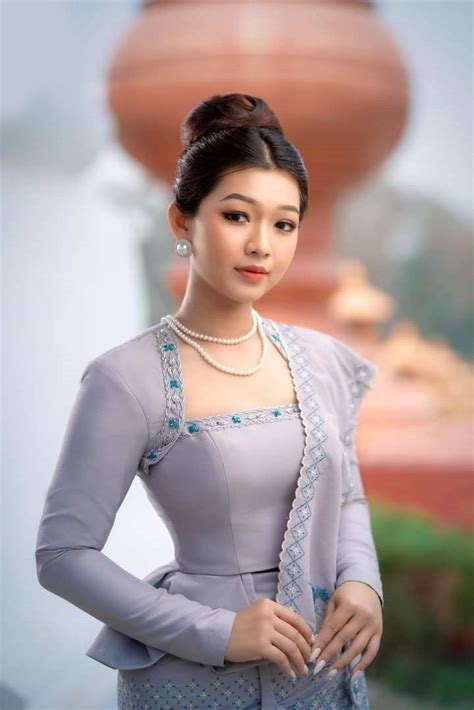 Pin By Aye Mya Hlaing On သတိုးသမီးဝတ်စုံ Asian Style Dress Myanmar