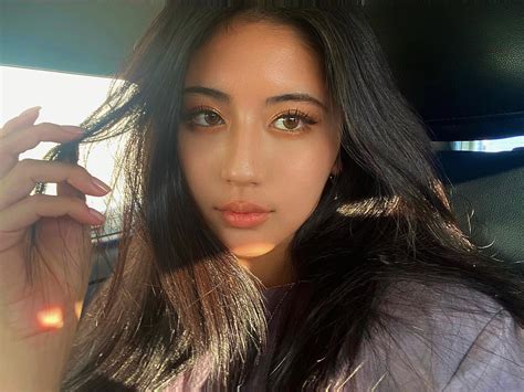 Pretty Eyes Scrolller