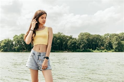 Premium Photo Slim Woman Walking Barefoot Along The River Sea Lake