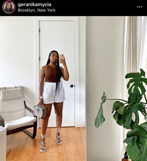 Pin By Mimie H On Fashion Mirror Selfie Fashion Selfie