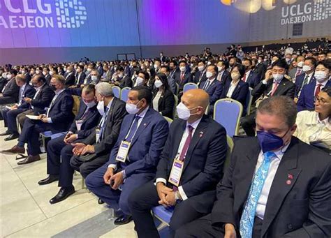 وزير التنمية المحلية يشارك في افتتاح مؤتمر قمة المدن والحكومات العالمية