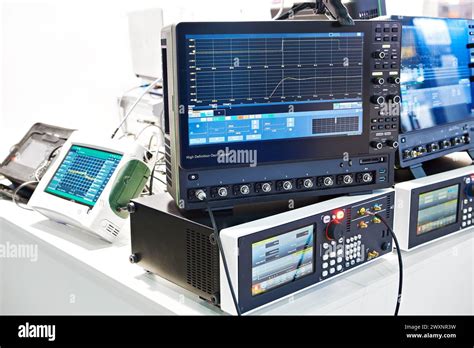 High Resolution Digital Oscilloscope And Pulse Generator Electronic