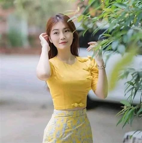 Myanmar ၀တ္စုံေလးမ်ား စုစည္းမူ Community Facebook