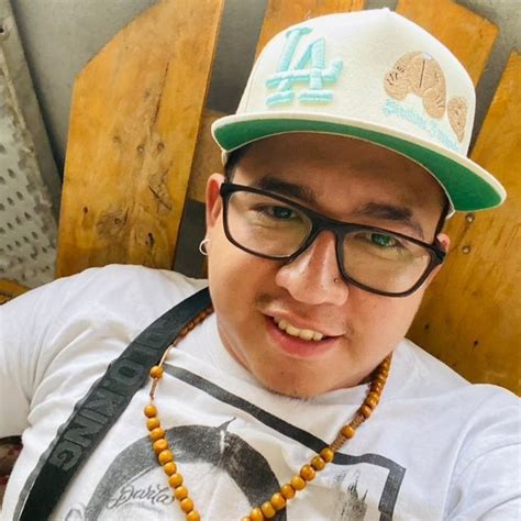 Saenz Vasquez Saenz Vasqez236 On Threads