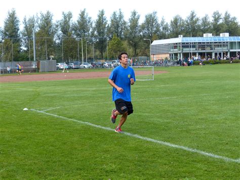 무료 이미지 잔디 운영 국가 축구 달리는 사람 십자가 금연 건강 증진 협회 경기장 플레이어 헤이그 2013 년 미국 사람 스포츠 학교 토너먼트