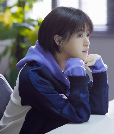 蒋欣减肥后撞脸曾黎，体重不足98斤，果然女人都要瘦
