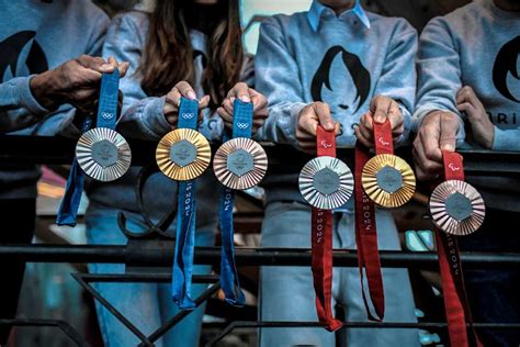 OL medaljer i Paris er smedet med et stykke af Eiffeltårnet Flashscore dk