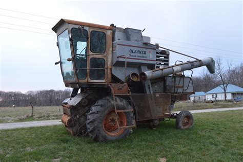 Industrial History Gleaner K And G Combines And Other Old Equipment